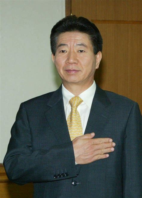 [노무현사료관] [국정과제회의에서 국민의례하는 노무현 대통령]