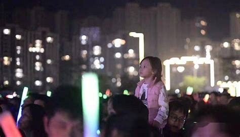 一年前的今日，谭咏麟来怀集开演唱会 搜狐大视野 搜狐新闻