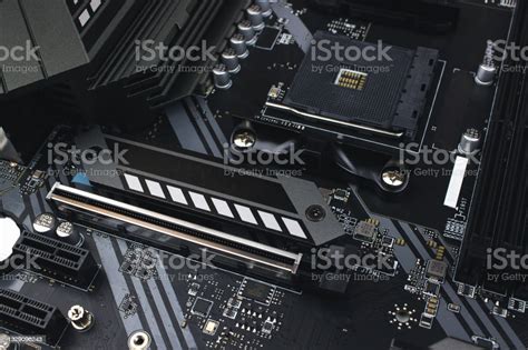 다른 보드의 일부 클로즈업 현대 기술을 대표하는 전자 회로 기판의 매크로 샷 정보 엔지니어링 구성 요소 Cpu에 대한 스톡 사진 및 기타 이미지 Istock