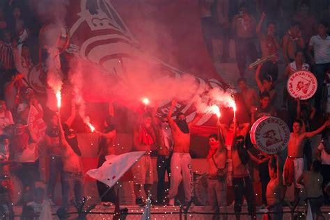 Así Fue La Sorprendente Caída De Un Aficionado En El Estadio Del Toluca