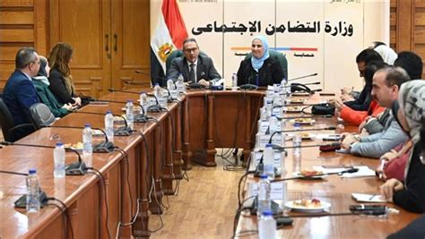التضامن 300 مليون جنيه لتنفيذ 15 ألف مشروع للأسر المستحقة في قرى حياة