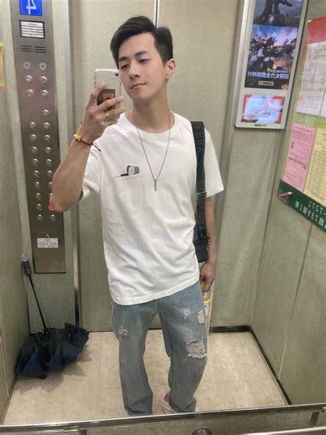 颱風假可以做什麼事🤔 一人一句讓我參考參考 沒錯 又是這件衣服了 怎麼那麼剛好拉🤣