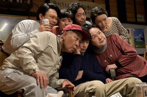 『おかえりモネ』第72話では、新次（浅野忠信）と亮（永瀬廉）が永浦家を訪ねる｜real Sound｜リアルサウンド 映画部