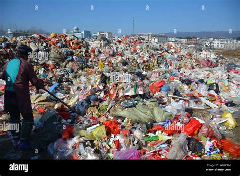 Trash Mountains China Hi Res Stock Photography And Images Alamy