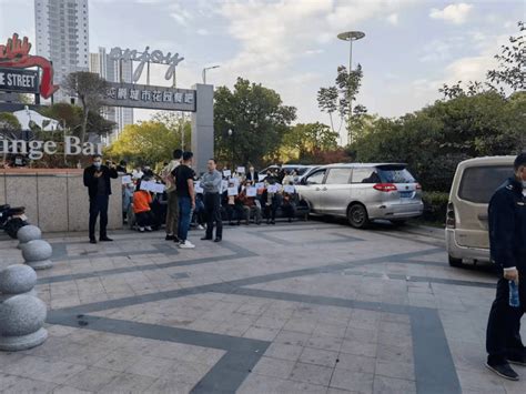 雷霆之势拆违 迅雷之速禁噪 西湖力高皇冠跳舞街和餐吧违建噪声问题一日破除经营进行相关