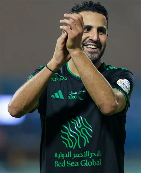 محرز يحقق أول جائزة في الدوري السعودي