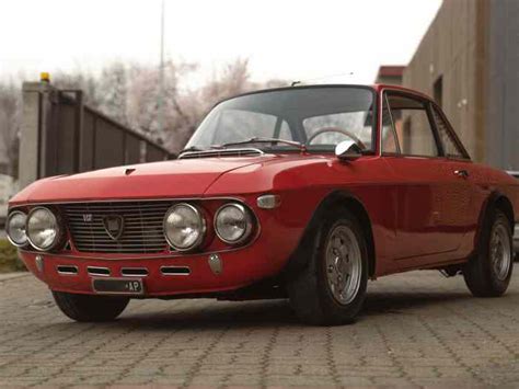 LANCIA FULVIA RALLYE HF 1 6 FANALONE 1970 pièces et voitures de