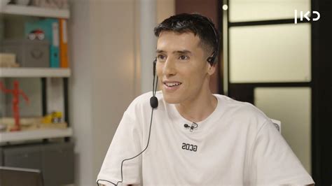 מוקד 11 עידו קנר מטריל את הראל סקעת Youtube