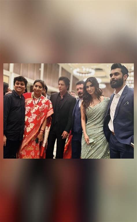 Shah Rukh Khan Attends Smriti Iranis Daughters Reception Pic Surfaces