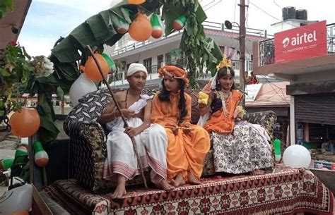 रानीखेत जन्माष्टमी शोभा यात्रा में दही हांडी फोड़ कार्यक्रम रहा आकर्षण