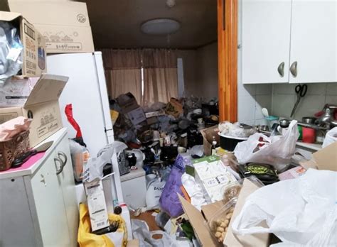 쓰레기로 가득 찬 집저장강박·우울증 여성 도와주세요” 파이낸셜뉴스