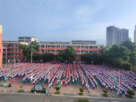 益阳市第六中学初中部：贺祖国华诞 展少年雄心