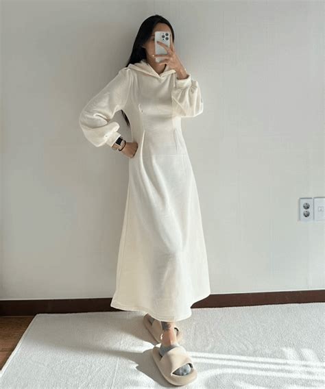 슬림핏기모안감 선택가능 기모 핀턱 후드 롱 원피스 에이블리