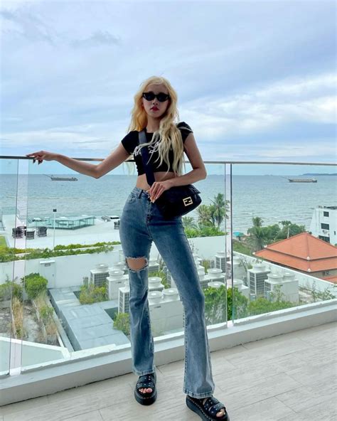 Ide Outfit Nonton Konser Ala Idol Kpop Cewek Kekinian