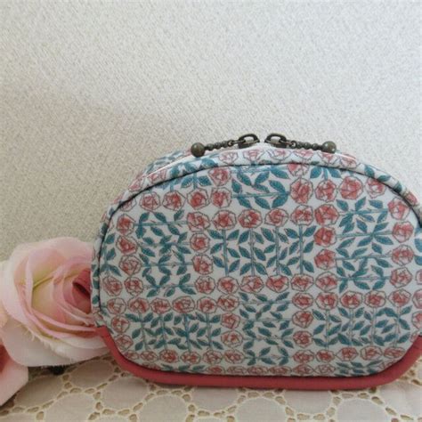 スリーピングローズ＆pvcレザー マルーンレッド でコスメポーチs ハンドメイドマーケット Minne Minne Lunch Box