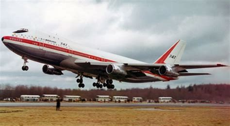 В США собрали последний экземпляр легендарного самолета «Боинг-747»