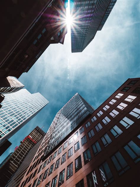 무료 이미지 하늘 낮 구름 건축물 대도시 지역 마천루 시티 경계표 중심지 탑 블록 인간 정착 선 도심 철 햇빛 상업용 건물 혼합 사용 반사