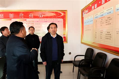 市政协主席刘春桥到定点帮扶贫困村调研并慰问贫困户 政协动态 中国人民政治协商会议榆林市委员会