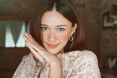 Bak Pinang Dibelah Dua Dengan Lydia Kandou Potret Cantik Nana Mirdad