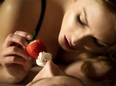Different Ways Of Combining Food And Sex For Best Foreplay Experience