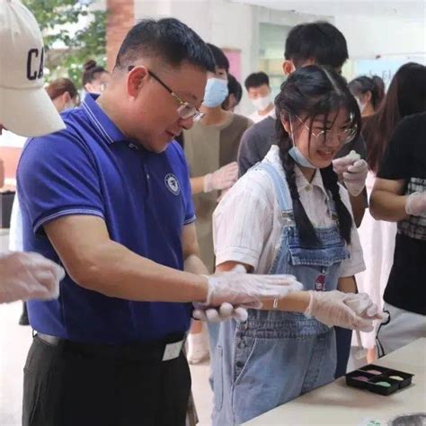 南昌航空大学师生别样方式庆“双节”活动罗嗣海祝福