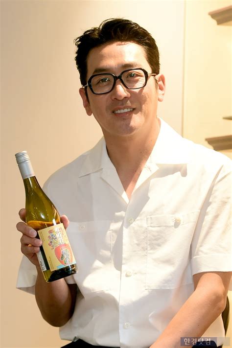 포토 하정우 작품으로 라벨링한 와인 론칭