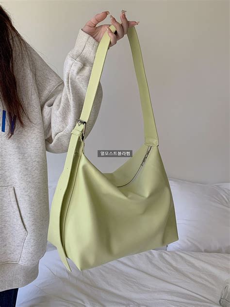 데일리 길이 조절 큰 사이즈 메신저 호보백 숄더백 크로스백 가방 블랙 옐로우 아이보리