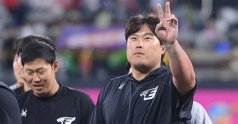 류현진 승리의 브이v 포토