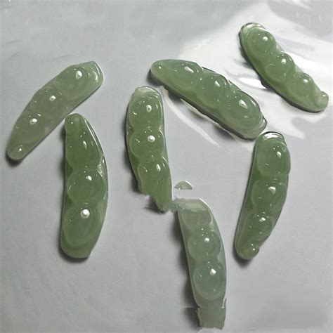 Burmese Jadeite Jade Bean Ice Species Small Green Bean Jade Pendant