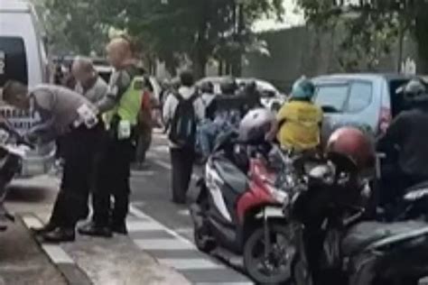 Kecelakaan Lalu Lintas Beruntun Di Jalan Dr Wahidin Semarang