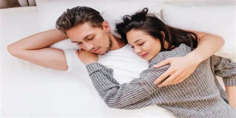 Cuddle Positions How To Cuddle Cuddling Positions In Bed Sleepsia