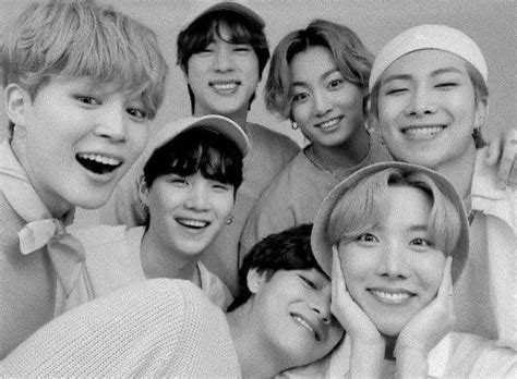 Pin De 𝐇 𝐢 𝐤 𝐚 𝐫 𝐢🥀 En Bts7 Imágenes De Ariana Grande Fotos Raras