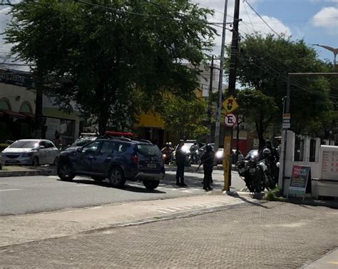 Polícia Militar realiza buscas por suspeitos de invadir farmácia em