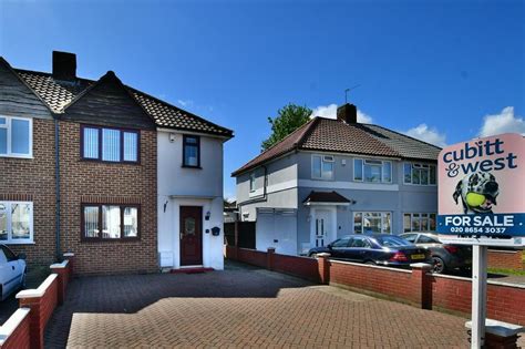 3 Bed Semi Detached House For Sale In Overbury Crescent New Addington