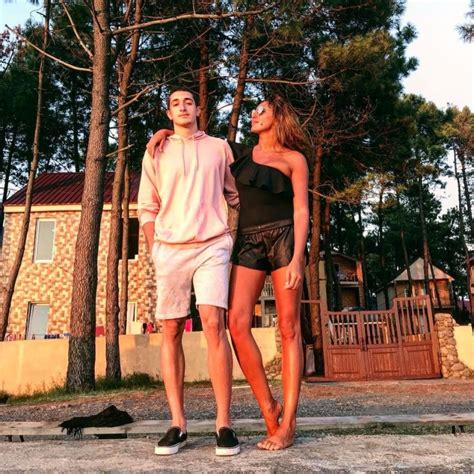 „გენეტიკის ძალა რა სიმპათიური ბიჭია“ ვინ არის ლენუკა ყიფშიძის შვილი რომელსაც ცნობილ ბაბუას