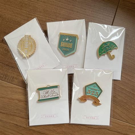 Shinee 10周年記念ピンバッジ メルカリ