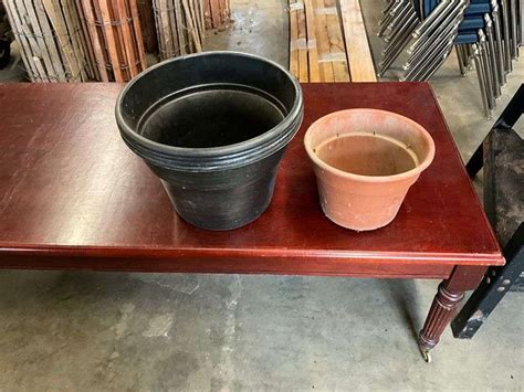 5 Plastic Planter Pots Hamilton Maring Auction Group