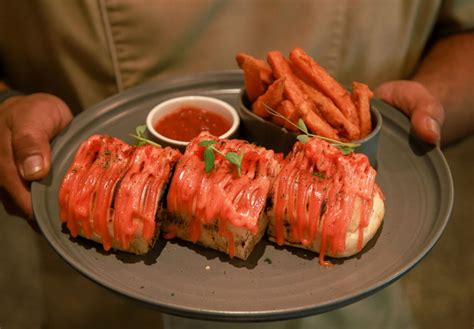 Roti John Milik Siapa Utusan Malaysia