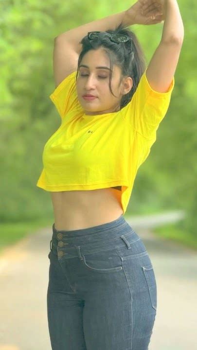 ගොඩක් කොල්ලො කැමති මේ ගානට ඇග තියෙන ලස්සන සුදු කෙල්ලොන්ට කියන්නෙ ඇත්තද
