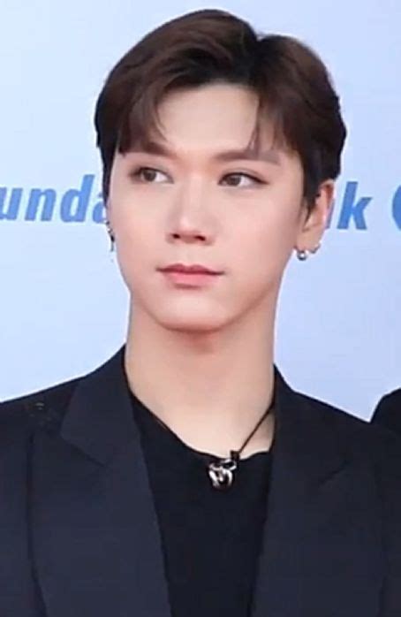 Who Is Ten Singer Dating Ten Singer Girlfriend Wife