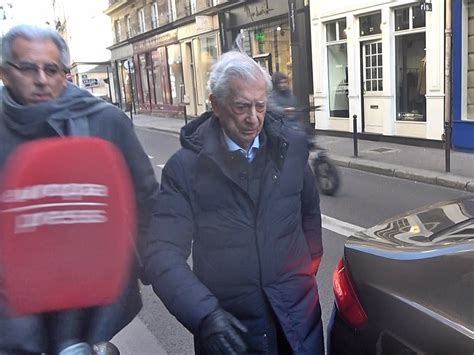 EXCLUSIVA Primeras imágenes de Mario Vargas Llosa en París tras las demoledoras declaraciones