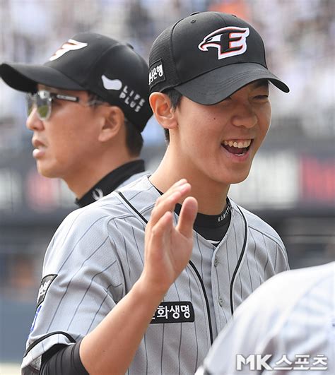 원태인과 황준서의 명품 투수전 원태인이 웃었다 ‘김영웅 결승타and맥키넌 3안타 삼성 한화 1 0 격파→공동 5위 도약 Mk대전