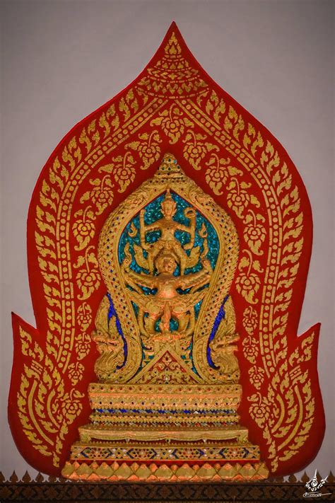พระนารายณ์ทรงครุฑ บนใบเสมาที่ติดฝาผนังด้านในพระอุโบสถ วัดชนะสงคราม