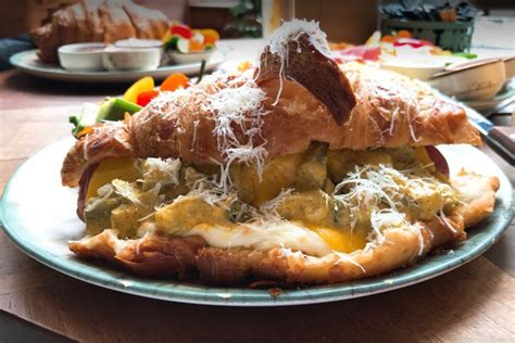 Brekkie Croissant And Cookie İstanbul Vedat Milor