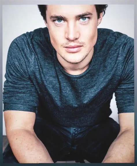 Alexander Dreymon Scrolller