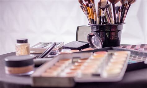 Tahapan Tutorial Makeup Natural Yang Harus Anda Lakukan Agar Terlihat