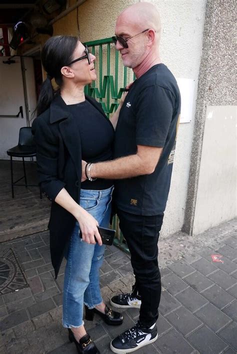 ליאור שליין יודע מרב מיכאלי בנשיקה לוהטת