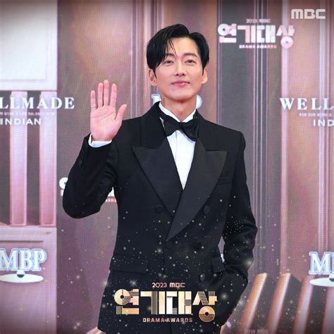 【2023 Mbc演技大賞】紅毯照：《烈女朴氏契約結婚傳》李世榮白色禮服仙氣十足，裴仁爀帥氣登場！ Ksd 韓星網 韓劇