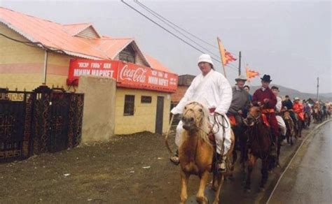 С Жавхлан морьтой тангараг өргөхөөр айсуй