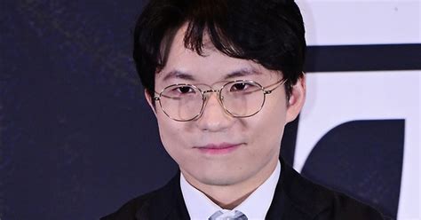 임현서 변호사 포즈 포토엔hd